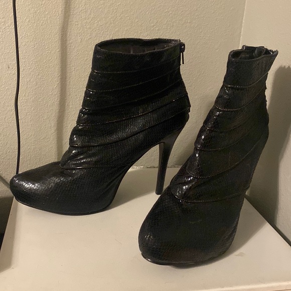 Shoes | Boston Design Studio Faux Snake Skin Black Heels 10 Us Womens ...
